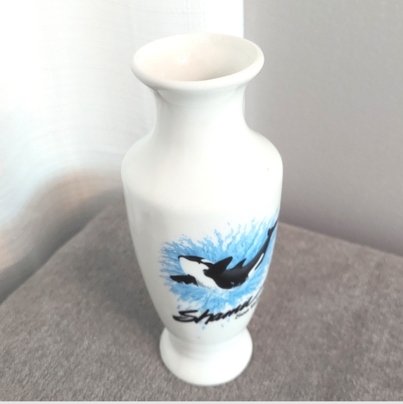 unbranded | Accents | Vintage Shamu Sea World Vase White Orca Whale ...